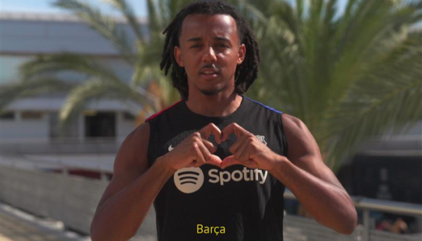 FC Barcelona pays tribute to deaf community with Barça Anthem performed ...