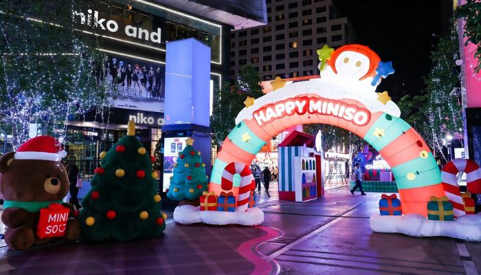MINISO stages large-scale Christmas display in Siam Square in year-end ...